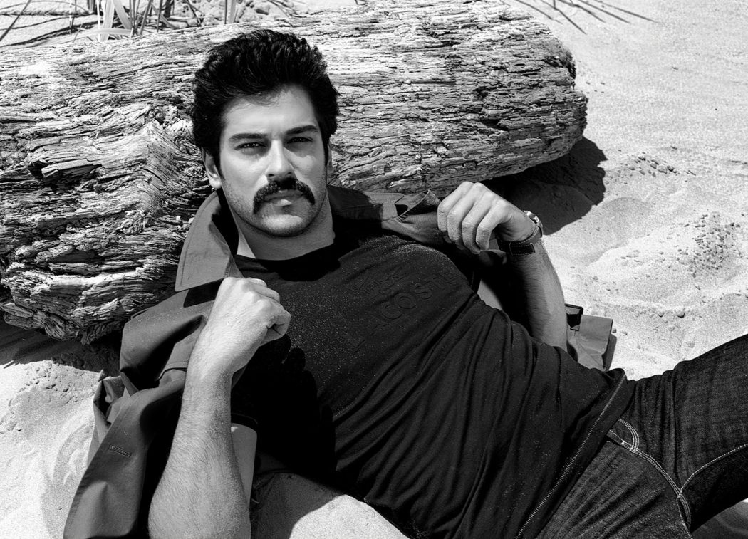 Burak Özçivit se oporavlja od povrede i operacije leđa