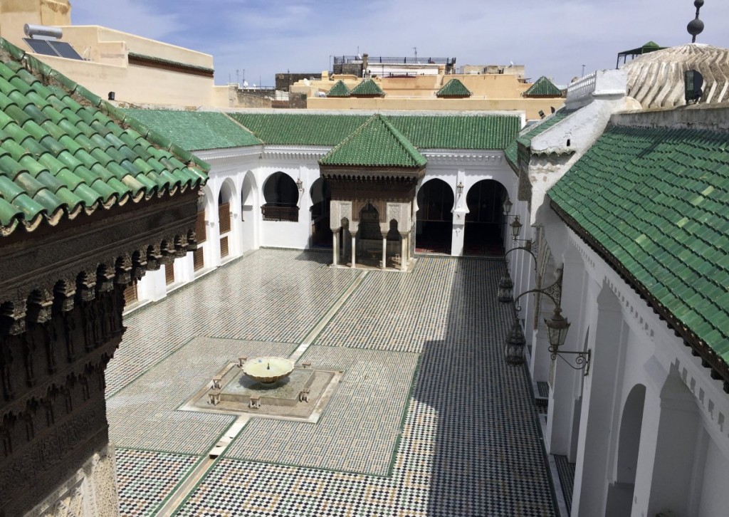 the-al-qarawiyyin-university-library-and-mosque-were-founded-by-fatima ...