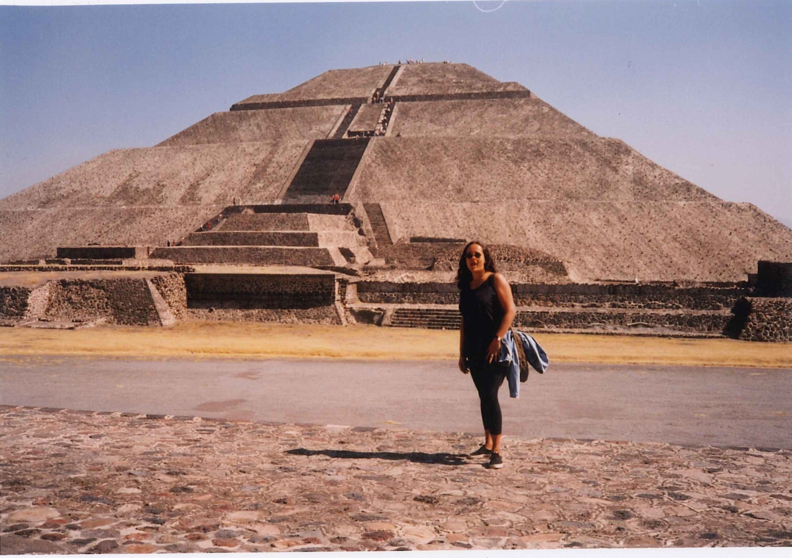 Maja Vasic Piramida Sunca u Teotiuakanu 1997 - Azra Magazin