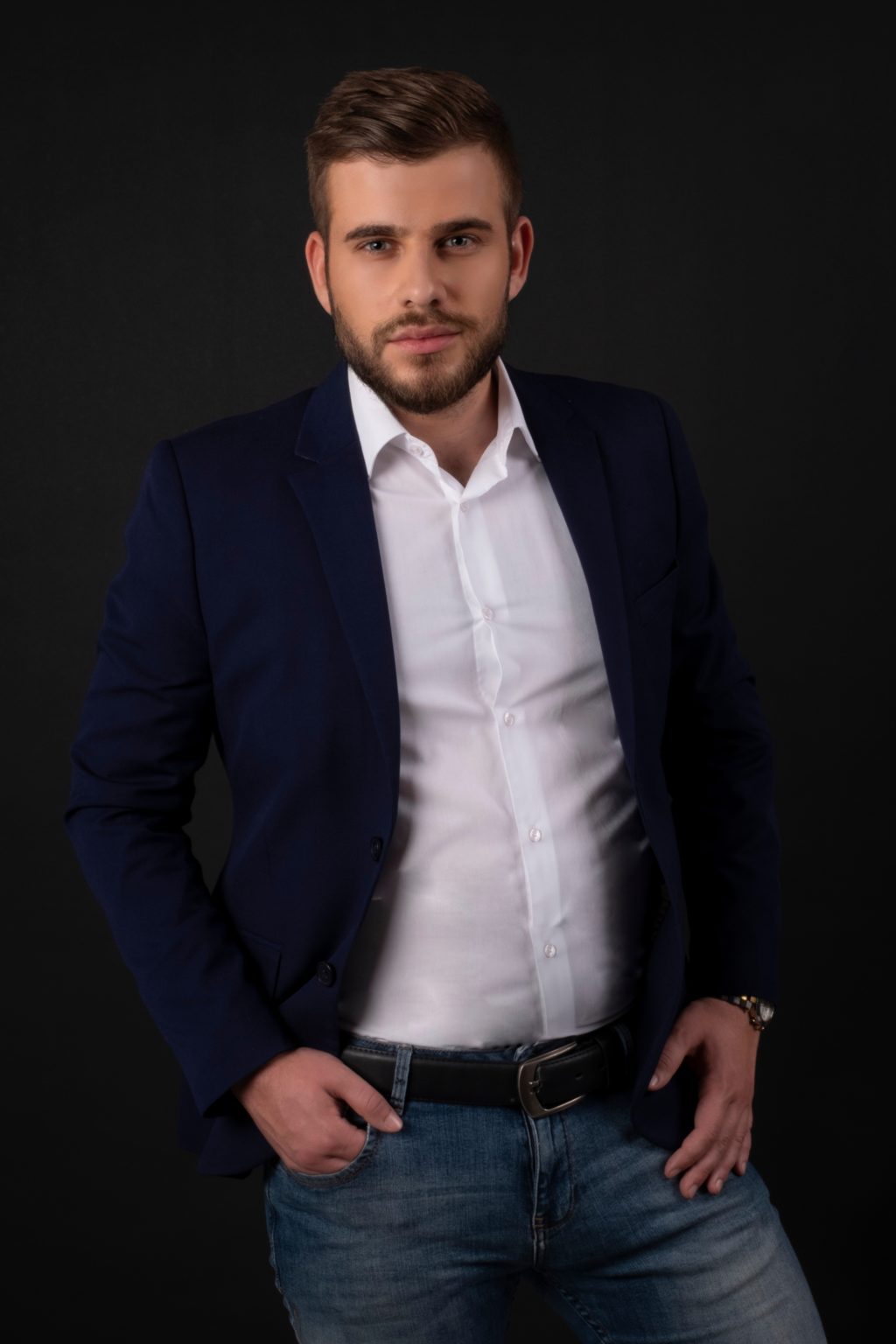 Nikola Vucic (1) - Azra Magazin