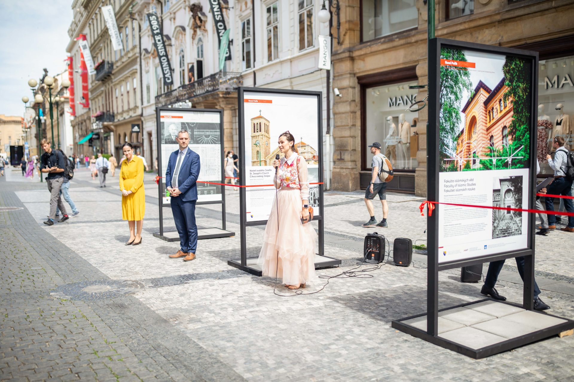 Redzepagic Aida 14 - Azra Magazin