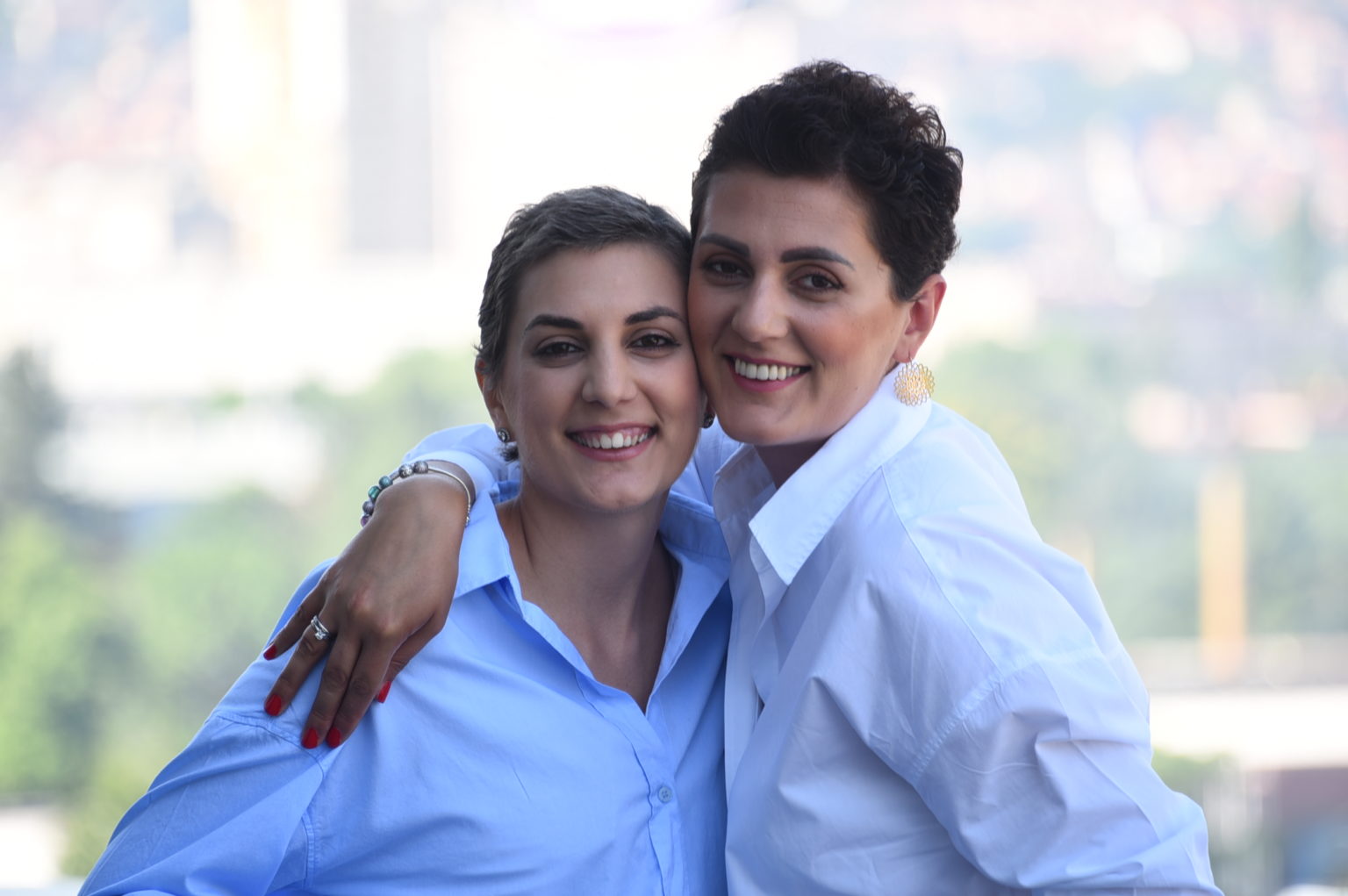 Naida Murtić i Emina Fajić, sestre koje su u isto vrijeme oboljele od ...