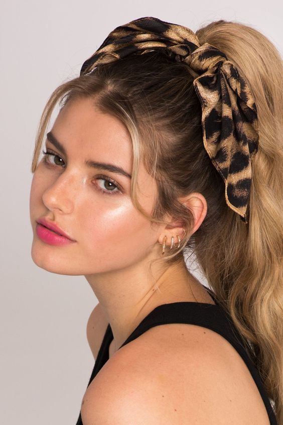 Frizura koja nikada ne izlazi iz mode: Kako da stilizujete visoki rep