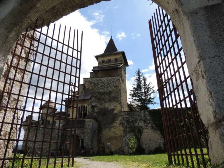 Stari grad Ostrožac, jedini bosanskohercegovački dvorac: U njemu se ...