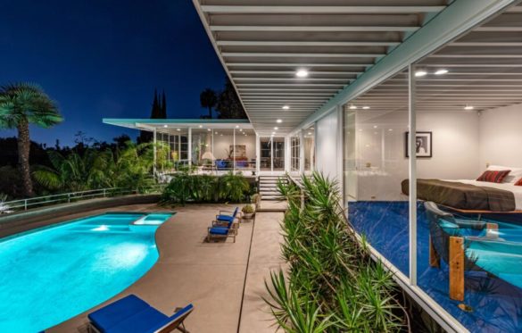 EXCLUSIVE: Brad Pitt Buys Aileen Gettys Glassy Midcentury Modern House ...