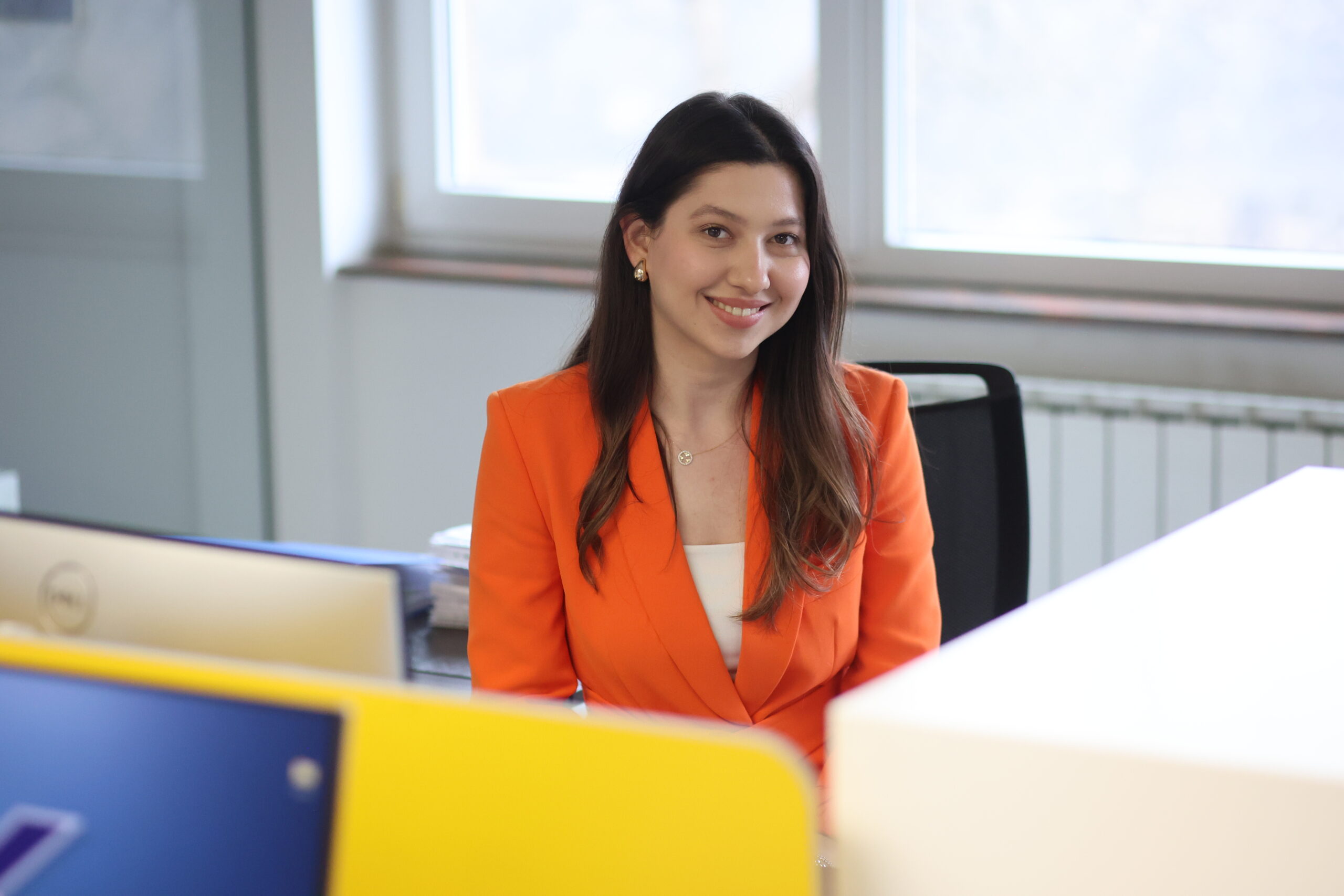 Azra Mešić – Analitičar za naftu i naftne derivate, CNG i LNG - Azra ...